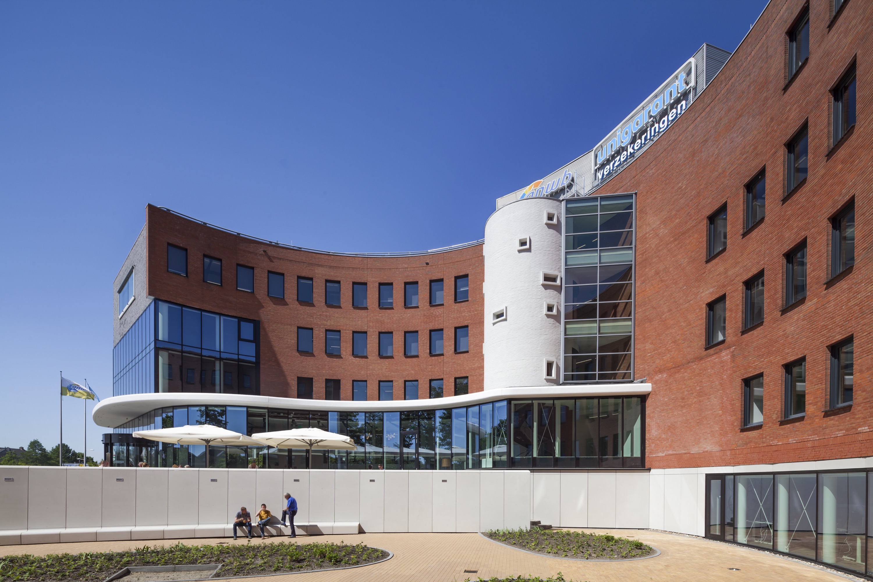 Unigarant, Hoogeveen - Een verduurzaamd, transparant hoofdkantoor